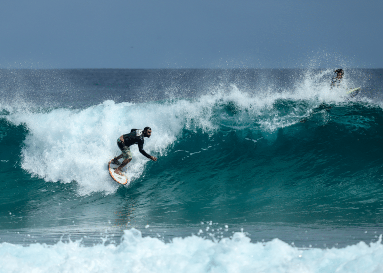 What is Goofy Foot Surfing: A Friendly Guide for Beginners ...